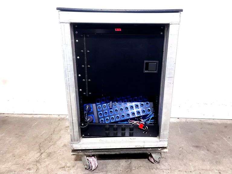 20-Channel XLR Patch Panel & Breaker Box in 15RU Wheeled Rack Case ...