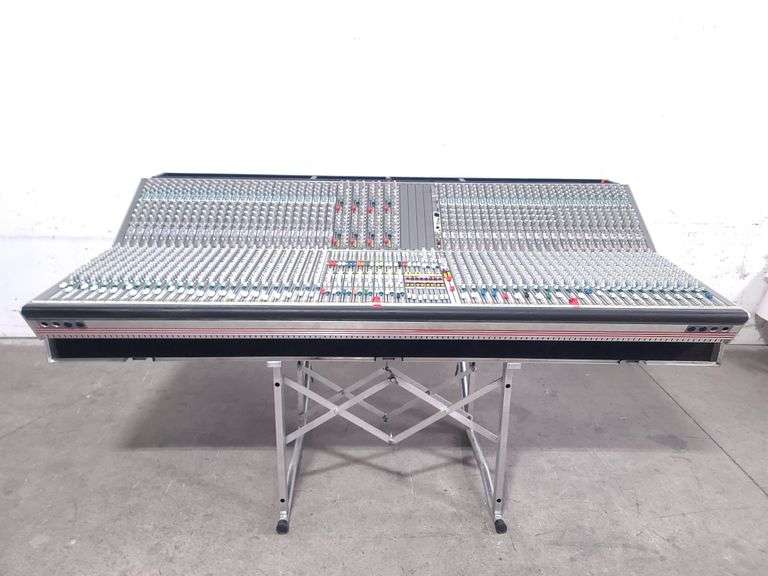 ATI Paragon II Studio Mixing Console in Wheeled Hard Case w/ Foldout ...