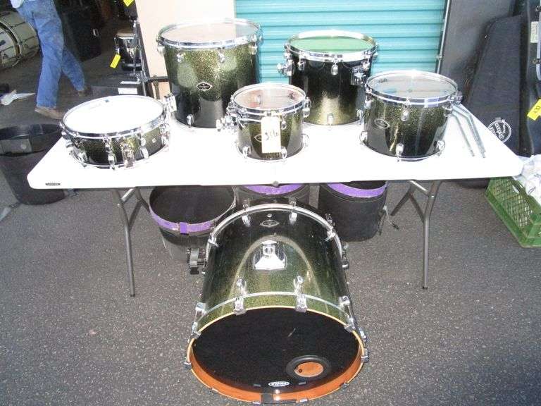 Set of Tama Star Classic Drums Including 22" Kick, 16" Tom, 14" Tom, 12 ...