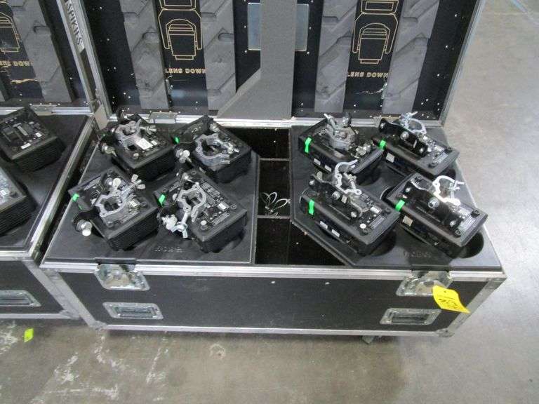 LOT (8) Robe Strike Lights w/ Clamps, Bracket and Port. Road Case ...