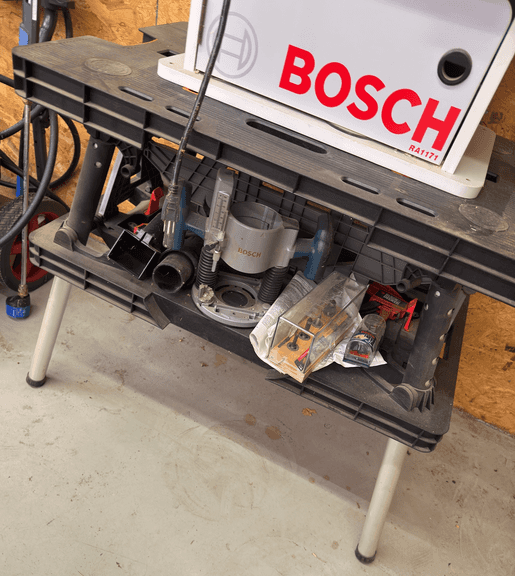 Bosch router and table - Gary Realty & Auction