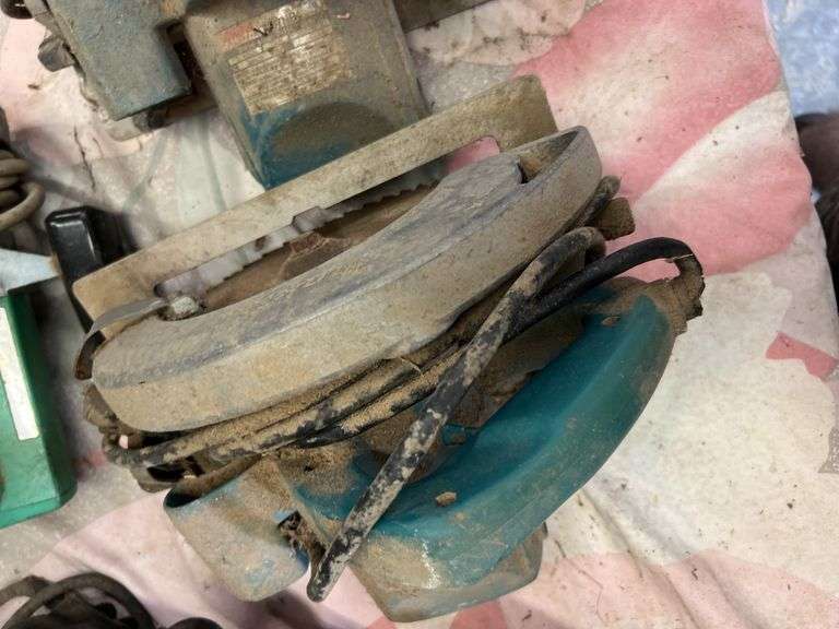 Circular saws, router - Gary Realty & Auction