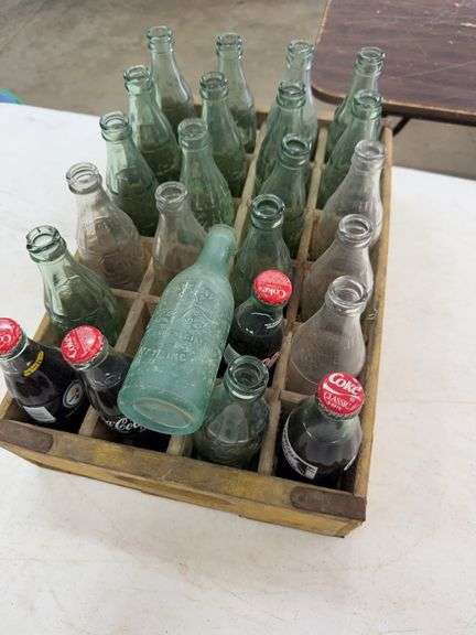 Case Coca Cola bottles - Gary Realty & Auction
