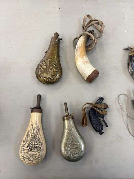 Powder horns - Gary Realty & Auction