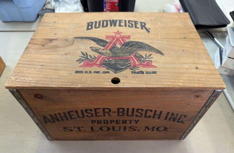 Budweiser wood box - Gary Realty & Auction