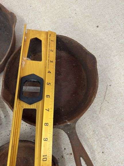 (4) cast iron skillets - Gary Realty & Auction