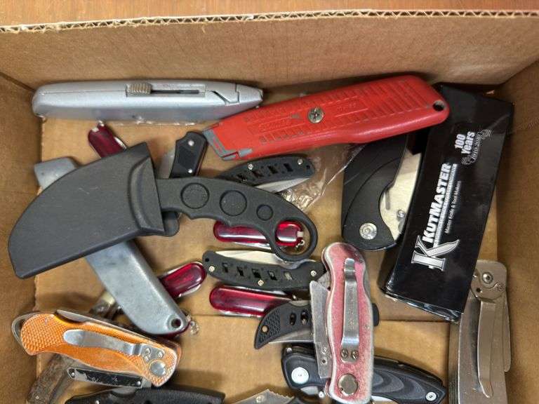 Assorted knives, box cutters - Gary Realty & Auction