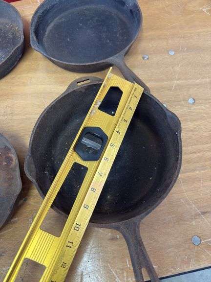 (4) cast iron skillets - Gary Realty & Auction
