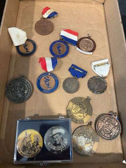 Running medals, small wood boxes - Gary Realty & Auction