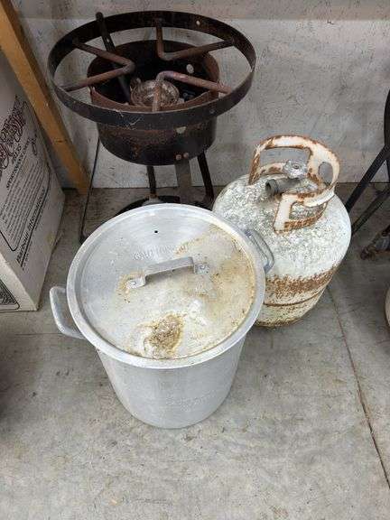 Cooker with propane tank - Gary Realty & Auction