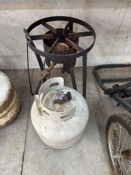 Cooker with propane tank - Gary Realty & Auction