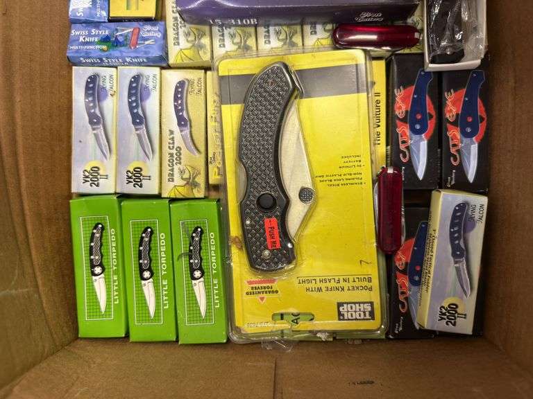 Assorted knives - Gary Realty & Auction