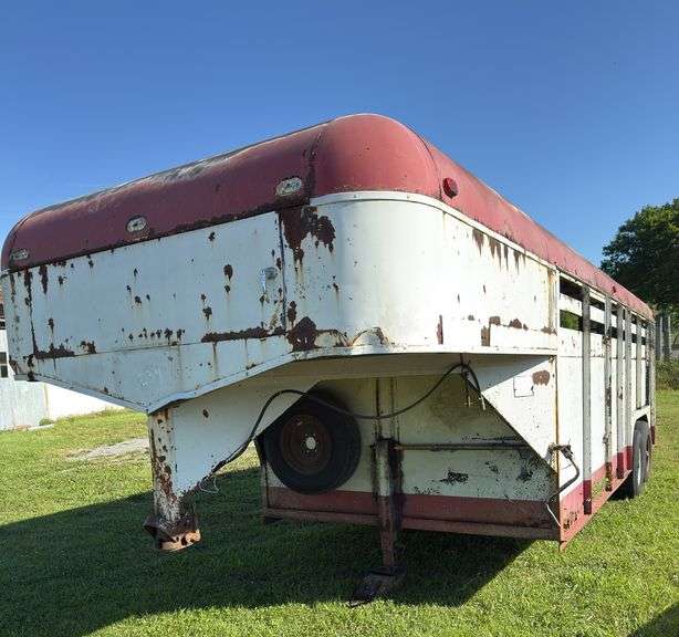 20ft Cherokee gooseneck livestock trailer - Gary Realty & Auction