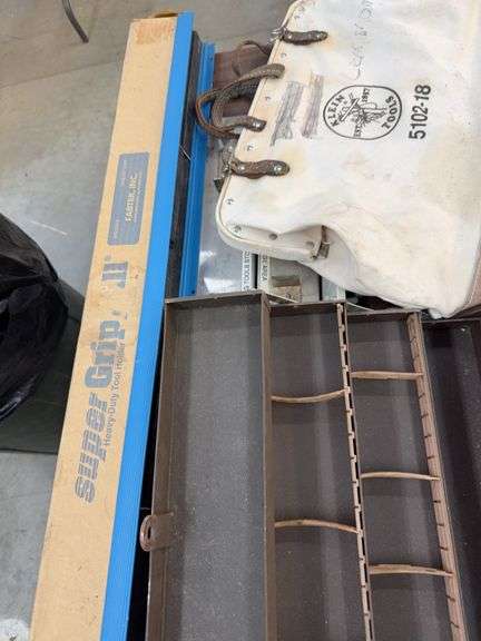 Toolbox, tool holders - Gary Realty & Auction