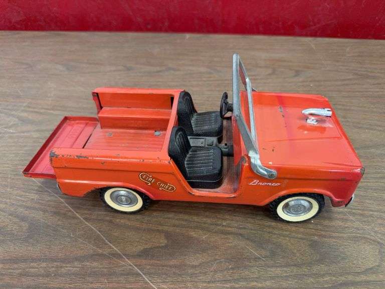 Bronco fire chief nylint - Gary Realty & Auction