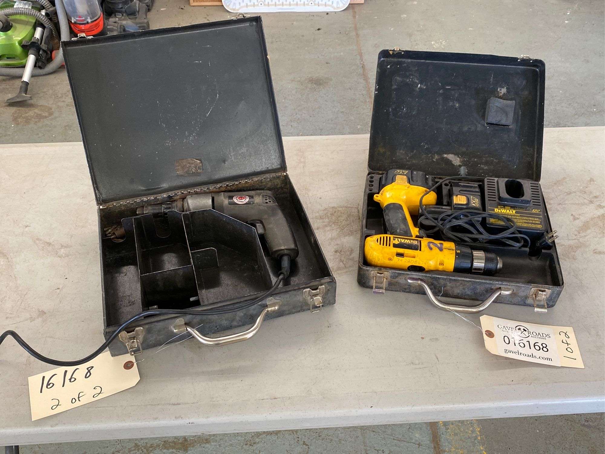 1 DeWalt DW991 Adjustable Clutch Cordless Drill 1 Black Decker 2050 Scrugun Screwdriver Gavel Roads Online Auctions