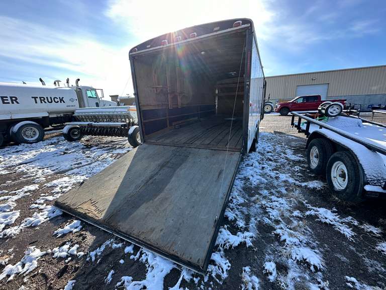 2005 Interstate Loadrunner 20' Enclosed Trailer - Gavel Roads Online ...