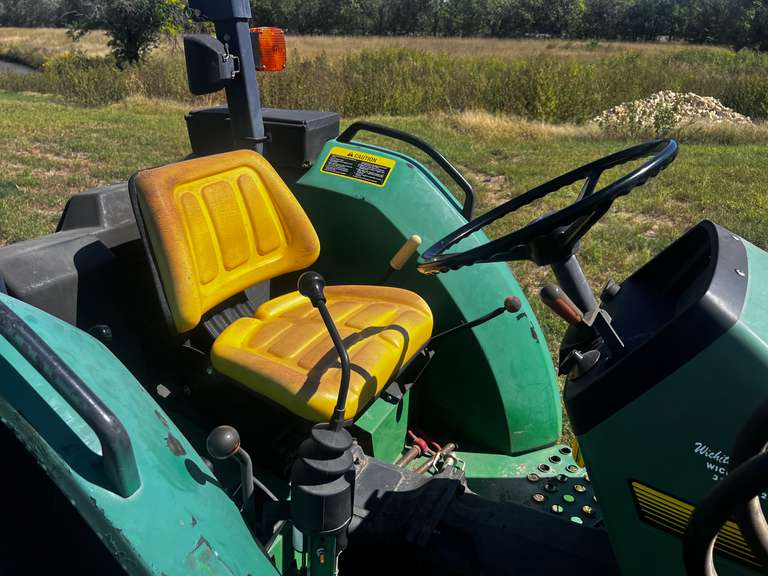 1993 John Deere 5400 Tractor w/ 540 Loader - Gavel Roads Online Auctions