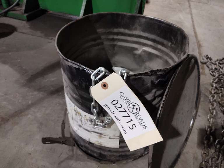 Bucket of Chains - Gavel Roads Online Auctions