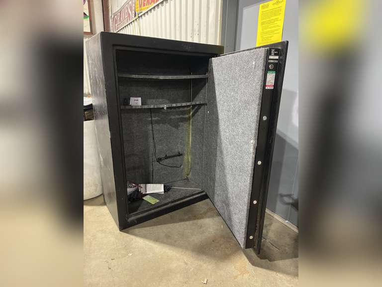 Centurion Model D-48 Fat Boy Jr Safe - Gavel Roads Online Auctions