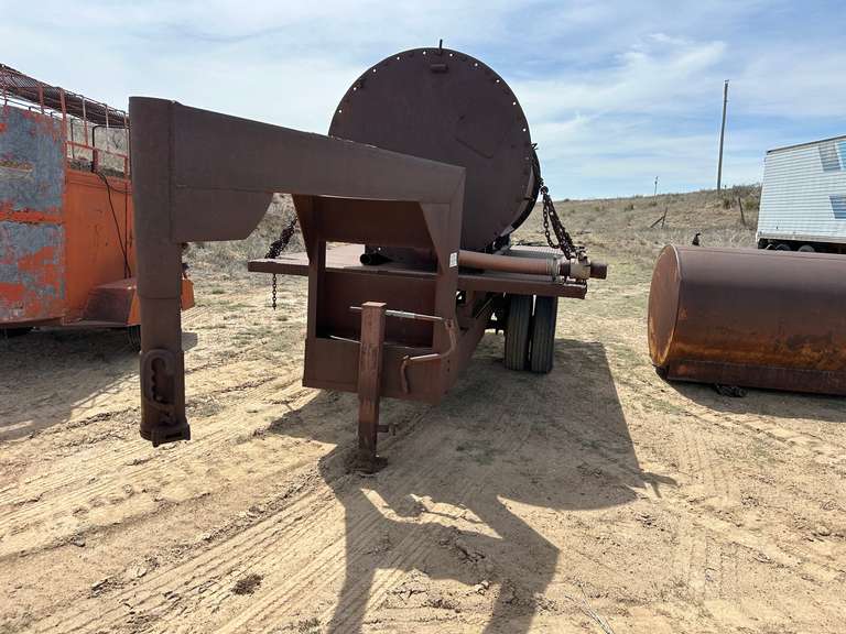 1000 Gallon Water Tank on Gooseneck Trailer - Gavel Roads Online Auctions