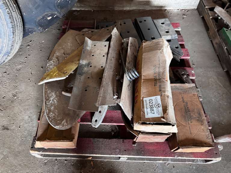 Pallet of Implement Parts / Plates - Gavel Roads Online Auctions