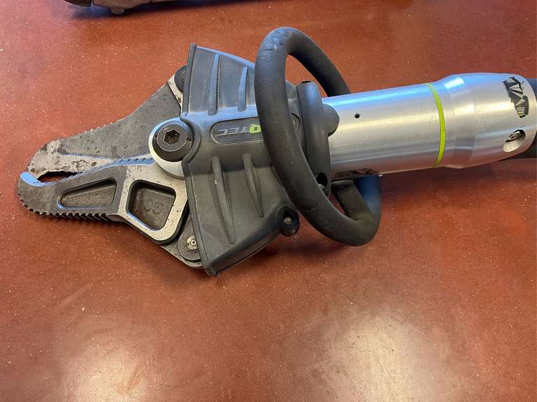 ResQtec G6 Hydraulic Cutters - Gavel Roads Online Auctions