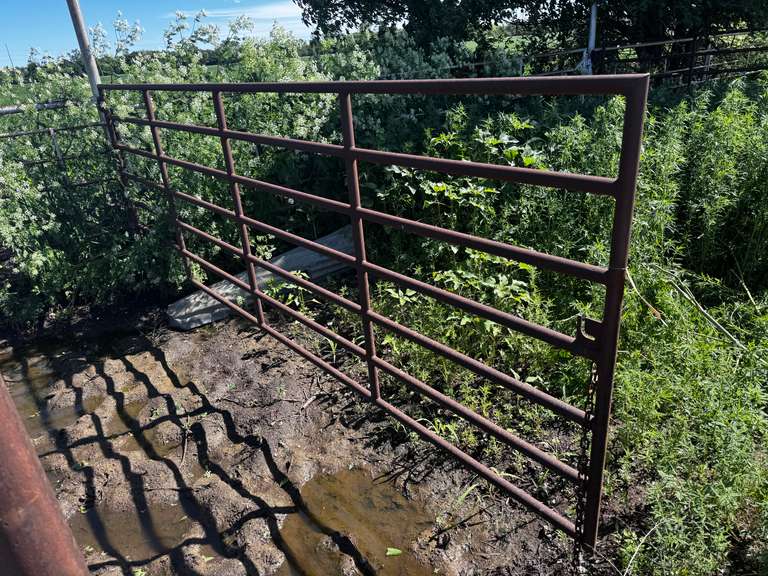 (2) 15' x 58" Swinging Gates - Gavel Roads Online Auctions