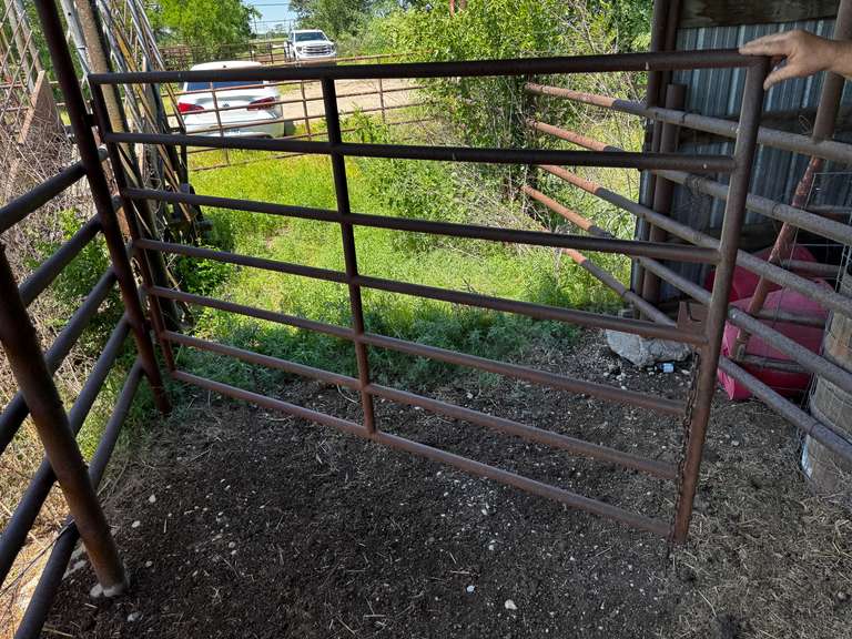 (1) Each 3', 8', 11' & 13' Swinging Gates - Gavel Roads Online Auctions