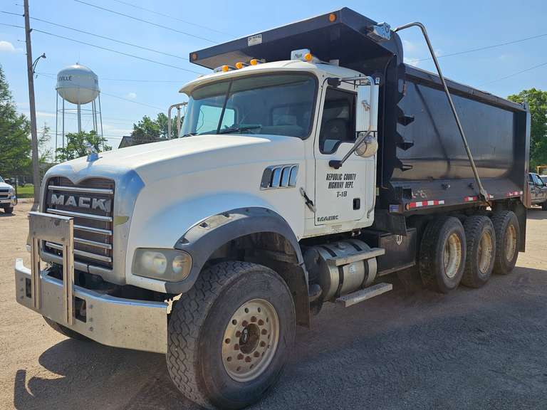 2007 Mack 338 Dump Truck CTP713 Granite Edition - Gavel Roads Online ...
