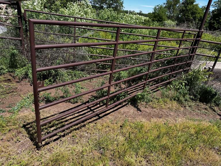 (2) 16' Swinging Gates - Gavel Roads Online Auctions