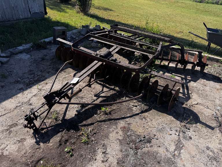 9' 2-Row Disc - Gavel Roads Online Auctions