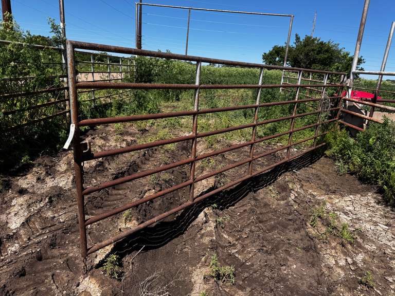 (2) 19' x 58" Swinging Gates - Gavel Roads Online Auctions