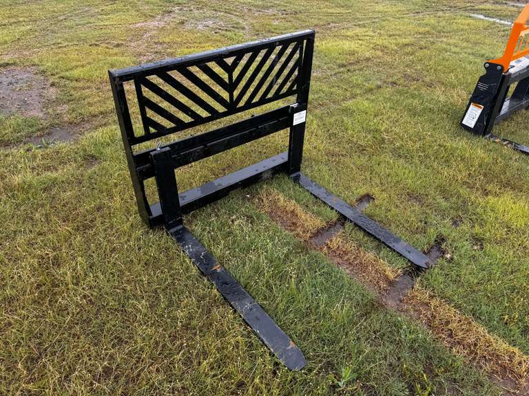 42" Straight Back Fork Attachment - Gavel Roads Online Auctions