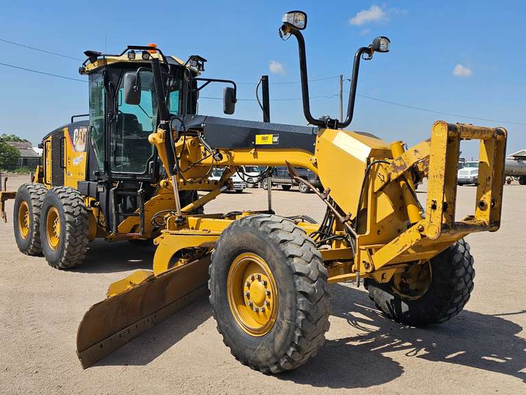 2010 Caterpillar 12M Motor Grader - Gavel Roads Online Auctions