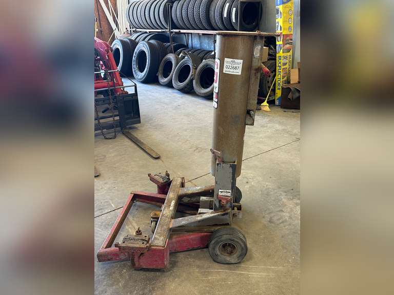 Gray Porta Matic 350 Pneumatic Car, Truck, & Bus Lift - Gavel Roads ...
