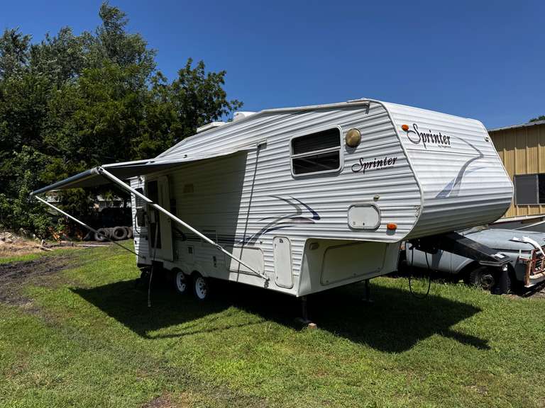2002 Keystone Sprinter 25' Camper - Gavel Roads Online Auctions