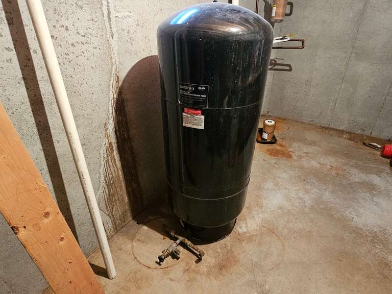 86 Gallon SHUR-DRI Diaphragm Pressure Tank - Gavel Roads Online Auctions