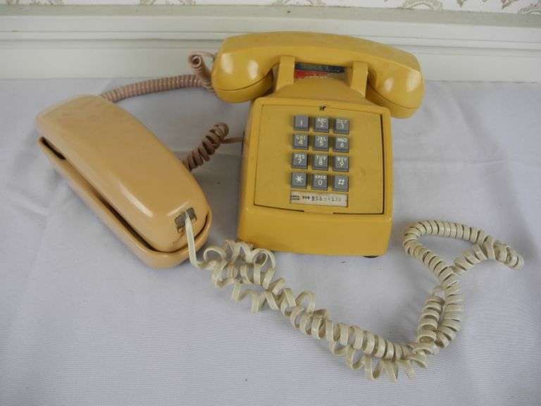 Lot of 2 Vintage Push Button Phones - GC5 Auctions
