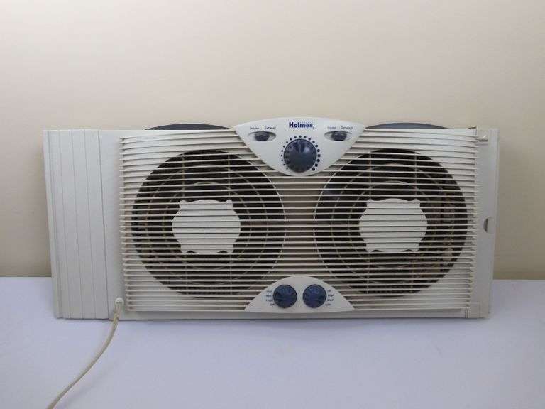 Adjustable Holmes Window Fan - GC5 Auctions