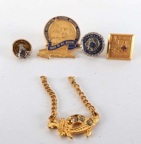 Collection of Vintage Masonic Collectible Pins - GC5 Auctions