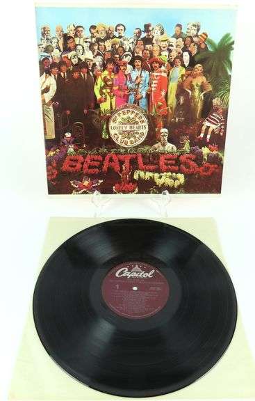 The Beatles - Sgt. Peppers Lonely Hearts Club Band with Cutout Insert ...