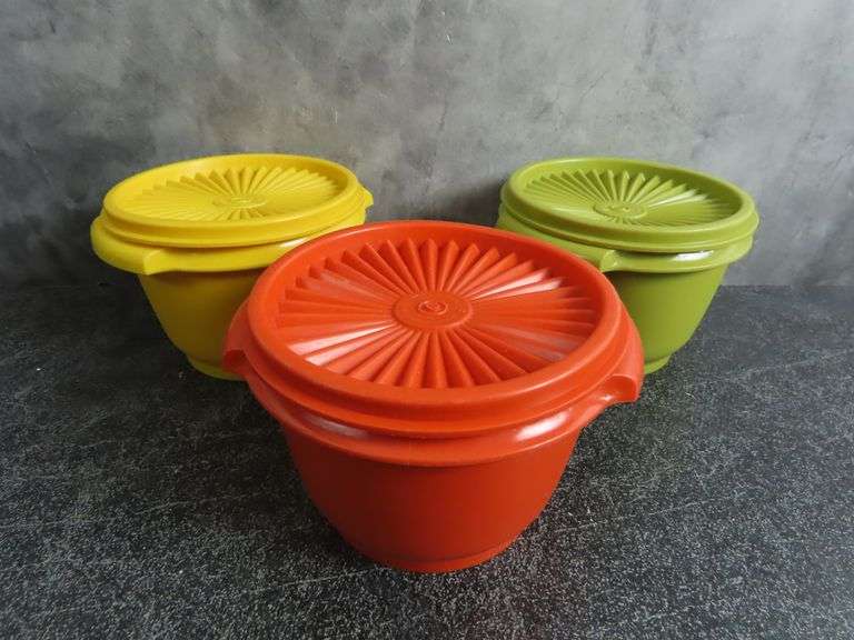 Lot of 3 Small Vintage Tupperware Lidded Containers - GC5 Auctions