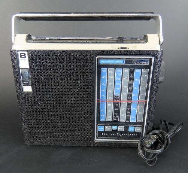 GE 8 Band Radio Model P4960A - GC5 Auctions