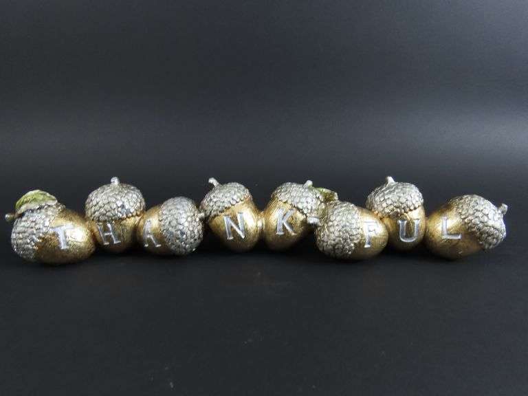 "Thankful" Acorn Décor - GC5 Auctions