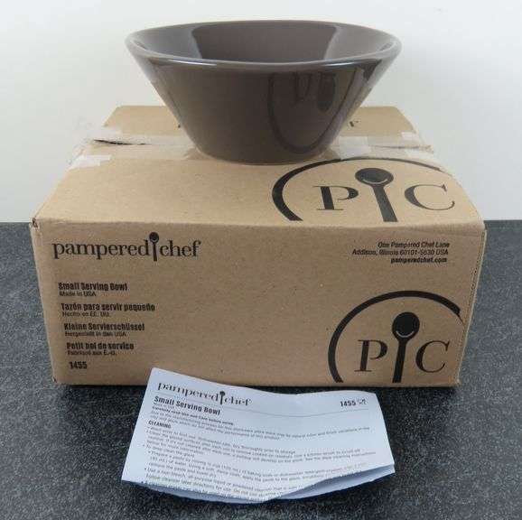New Pampered Chef Small Serving Bowl #1455 - GC5 Auctions