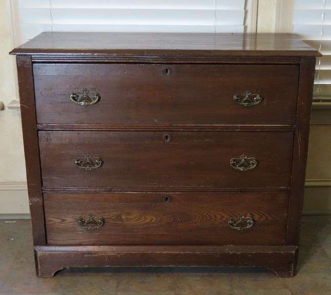 Antique 3 Drawer Chest of Drawers - GC5 Auctions