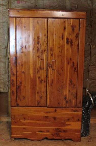 Vintage Cedar Wardrobe - GC5 Auctions