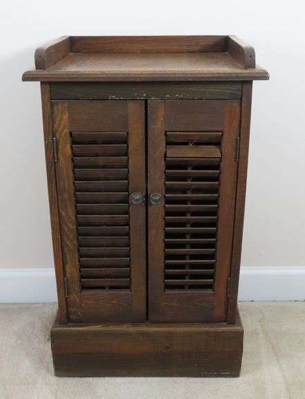 Unique Vintage Side Table with Louvered Doors - See Description - GC5 ...