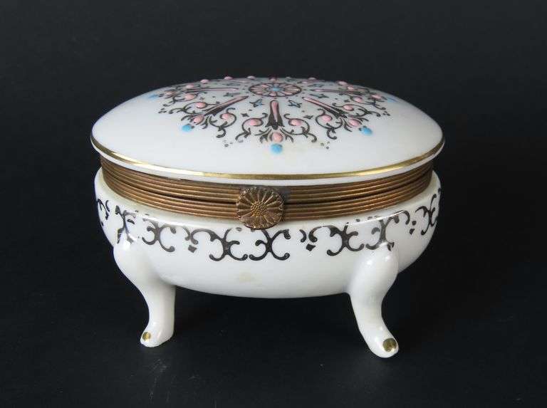 Small Kalk Porcelain Hinged Lidded Trinket Box - GC5 Auctions